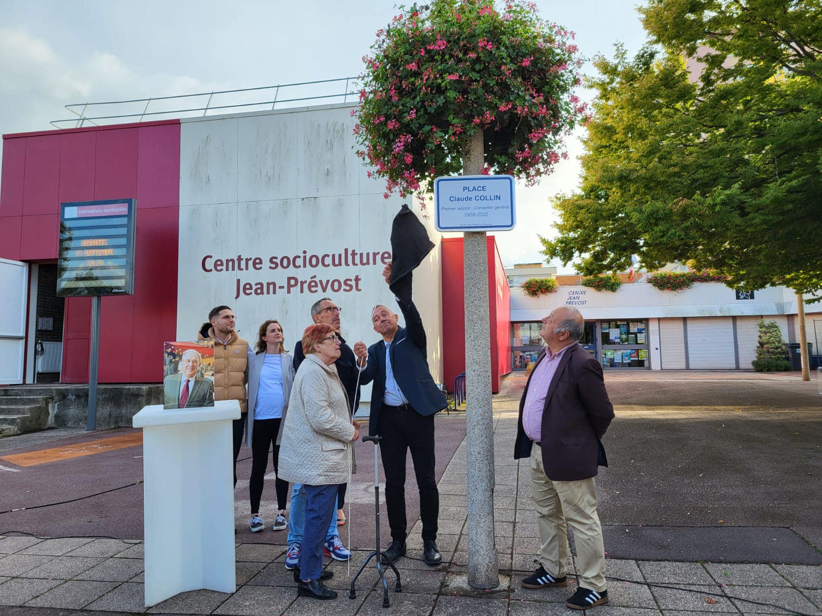 Inauguration de la place Claude-Collin - Ville de Saint-Étienne-du ...